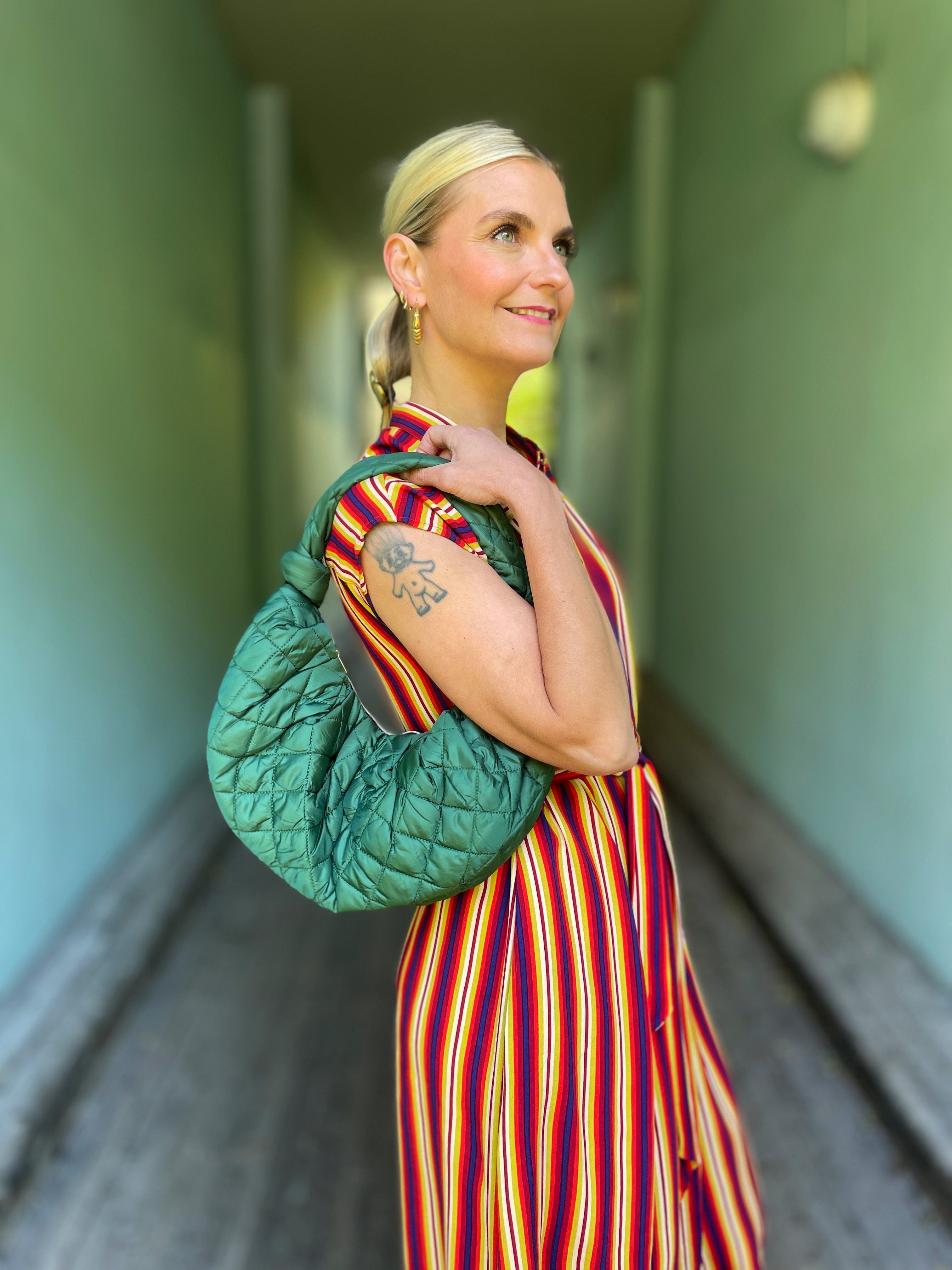 Veske av restestoff - quilt grønn – Frøken Dianas Salonger