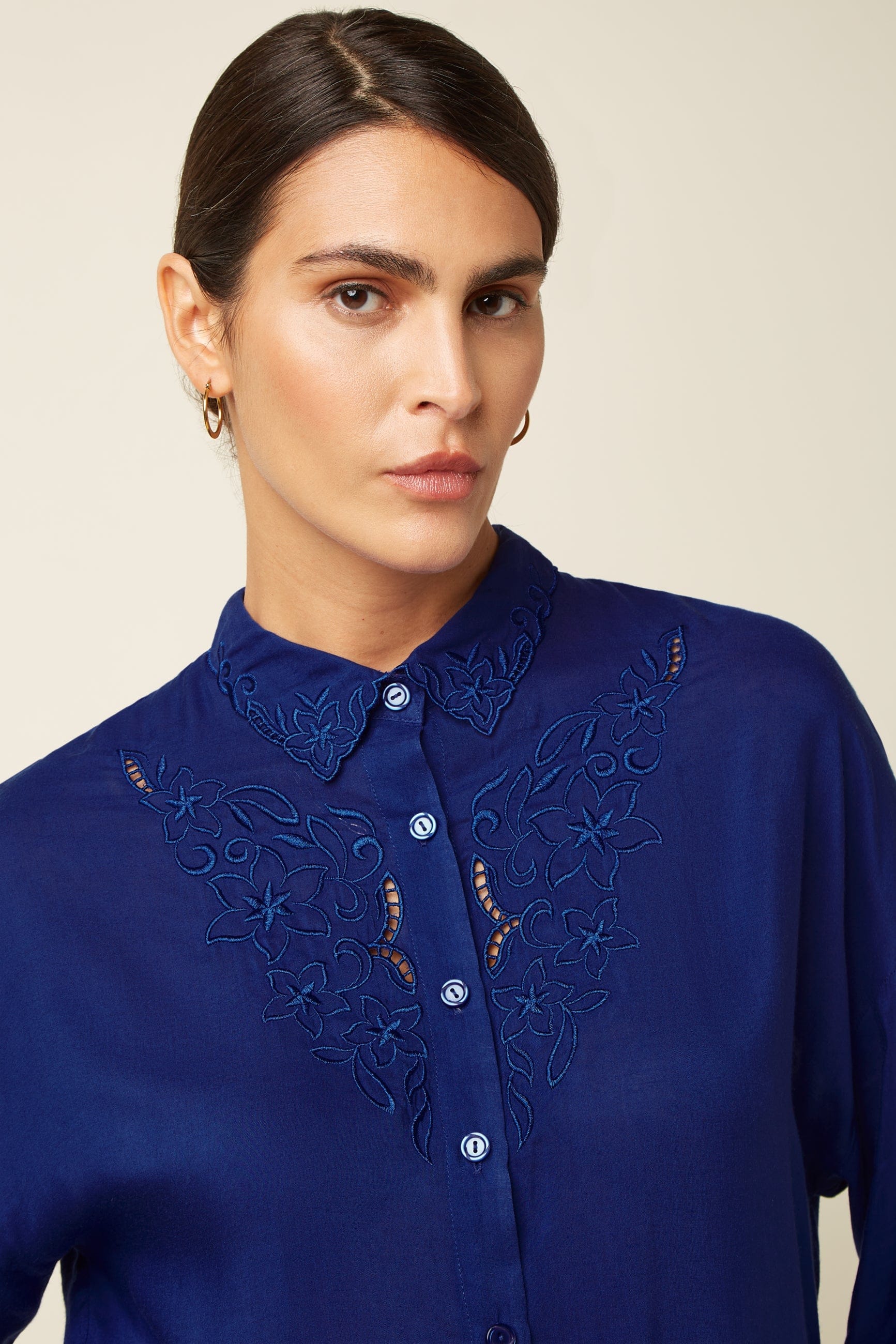 Fee Rhodes bluse - bluing – Frøken Dianas Salonger
